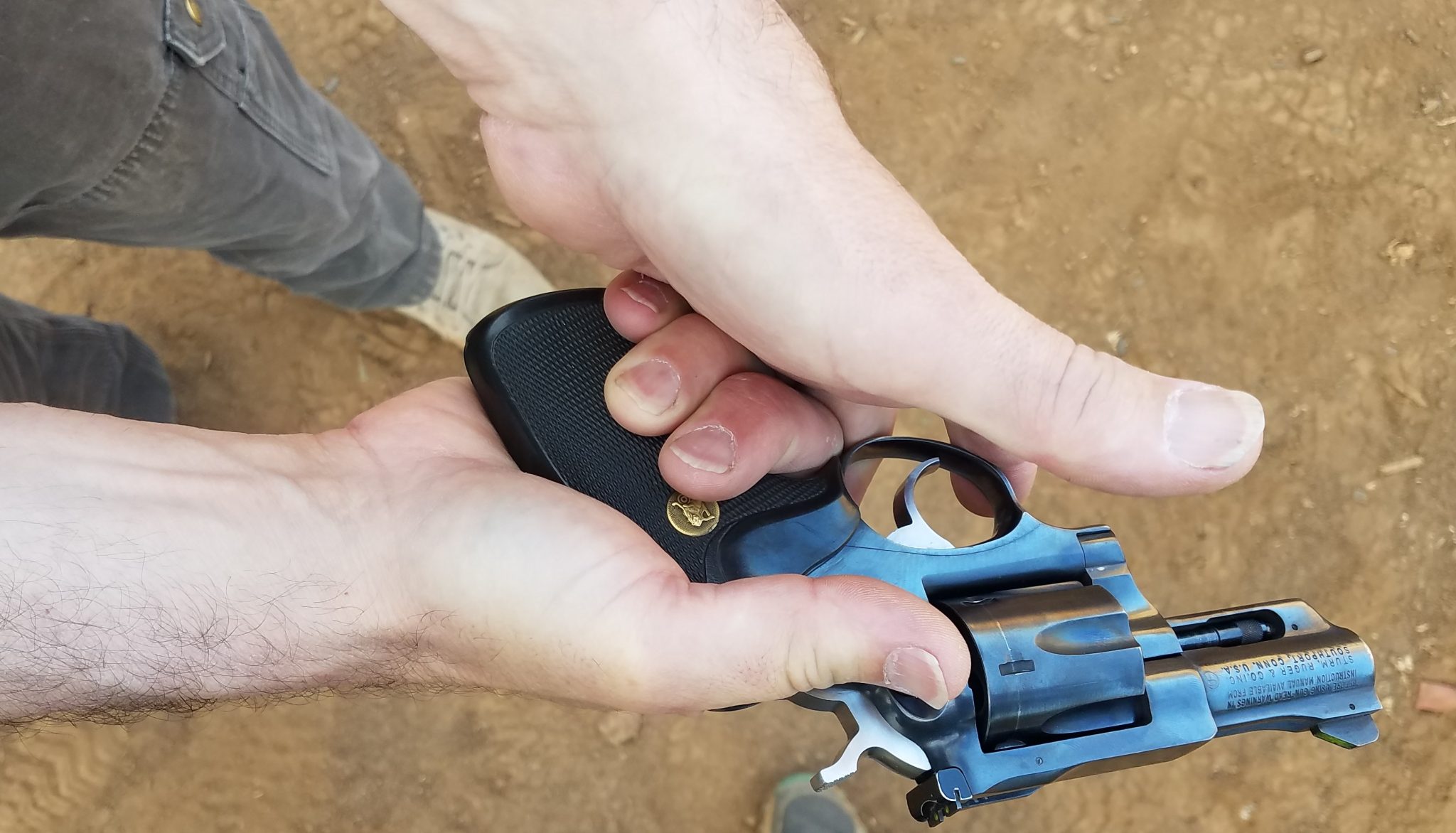 How to Hold a Pistol, Aim and Shoot Correctly - holdrightedge.com