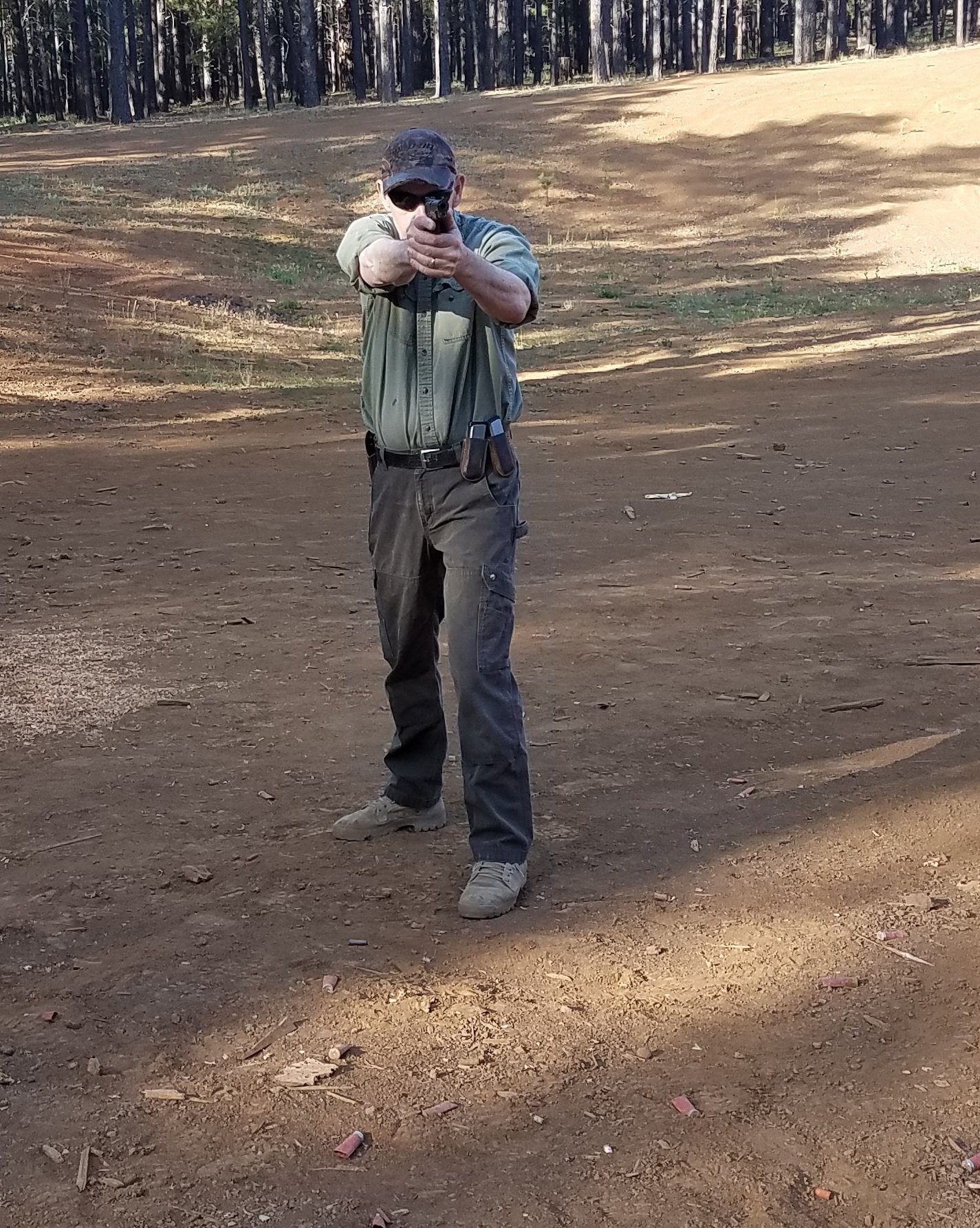 How to Hold a Pistol, Aim and Shoot Correctly - holdrightedge.com