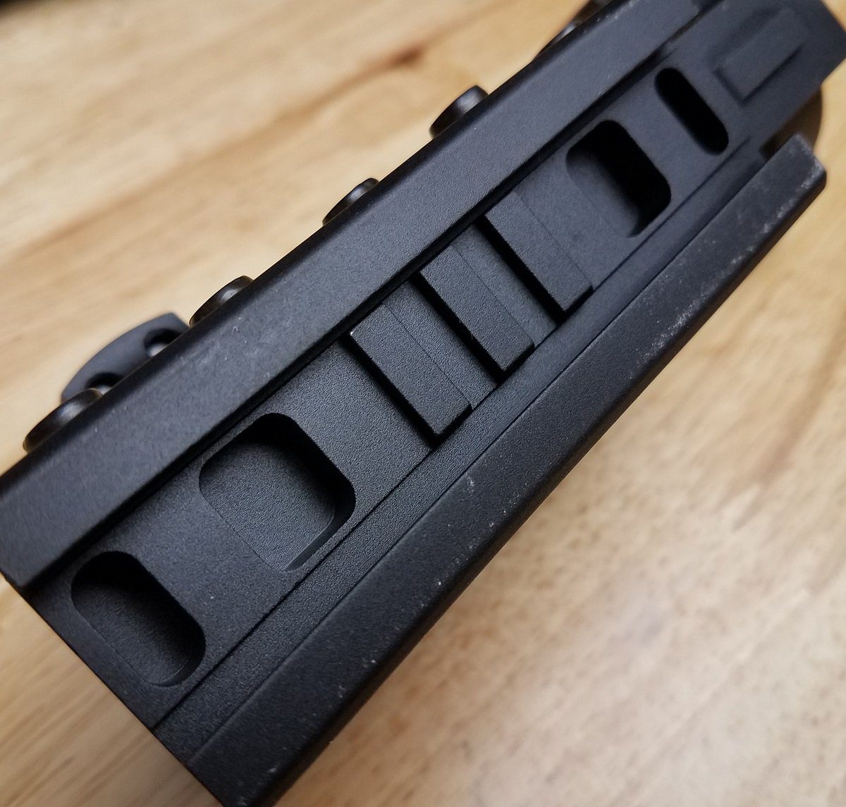 How to pick The Best AR 10 Scope Mount - Hold Right Edge